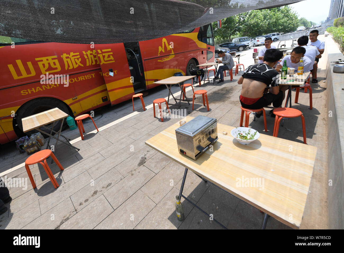 Eat bus hi-res stock photography and images - Alamy