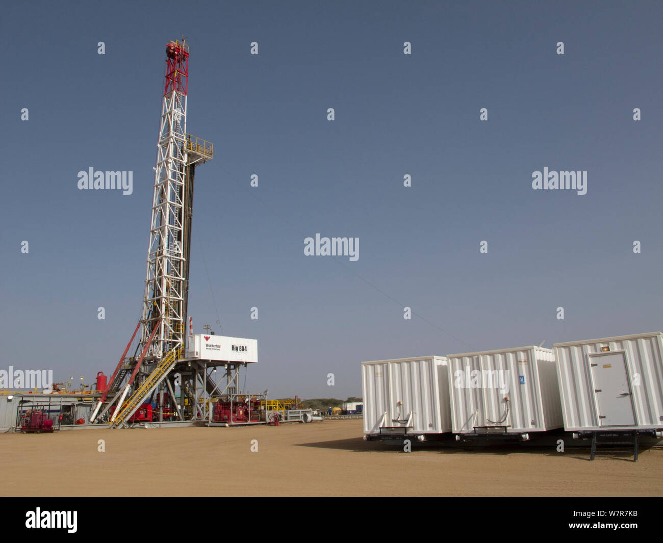 Oil rig africa hi-res stock photography and images - Alamy