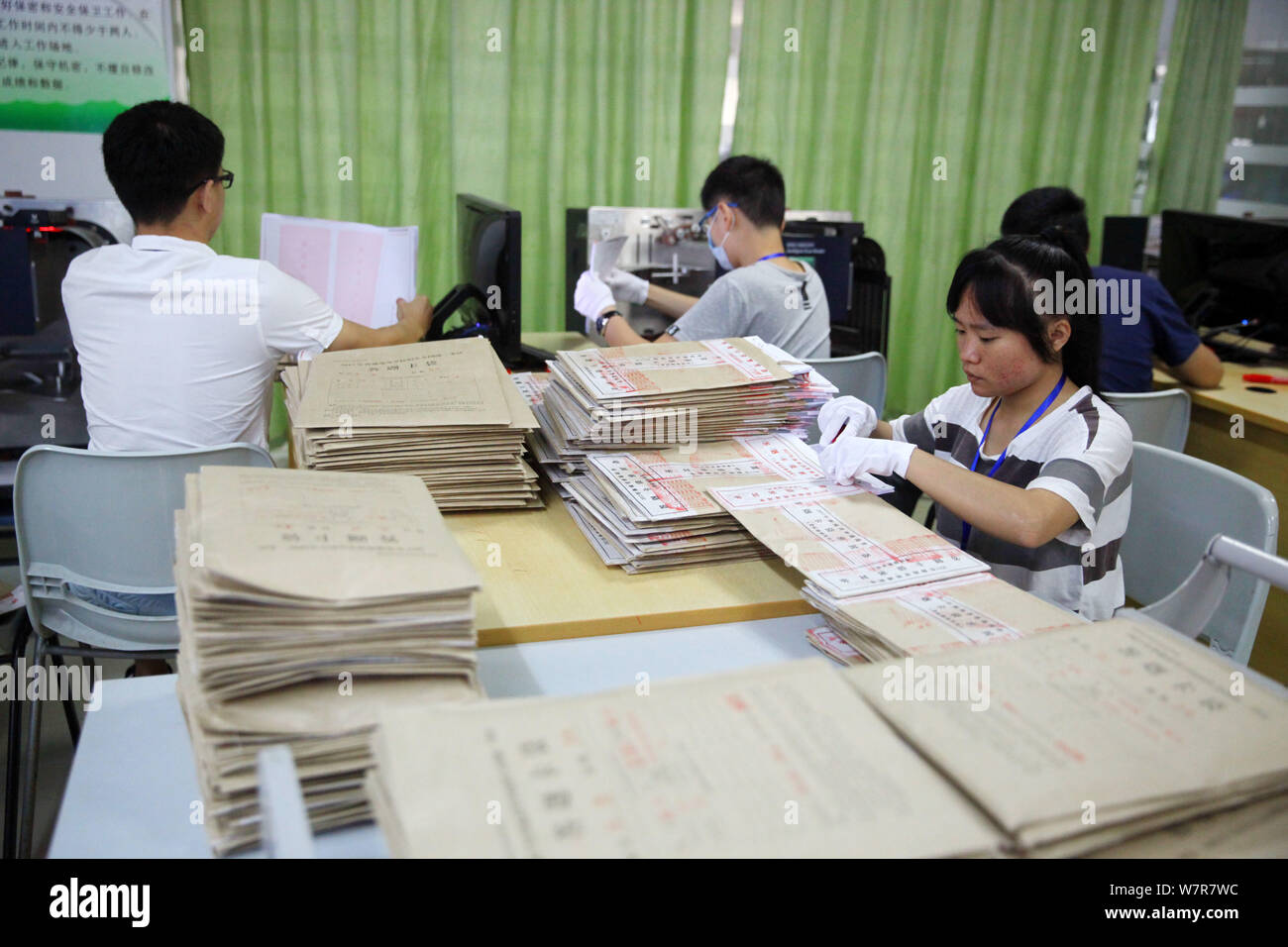 Examination answer sheets hi-res stock photography and images - Alamy