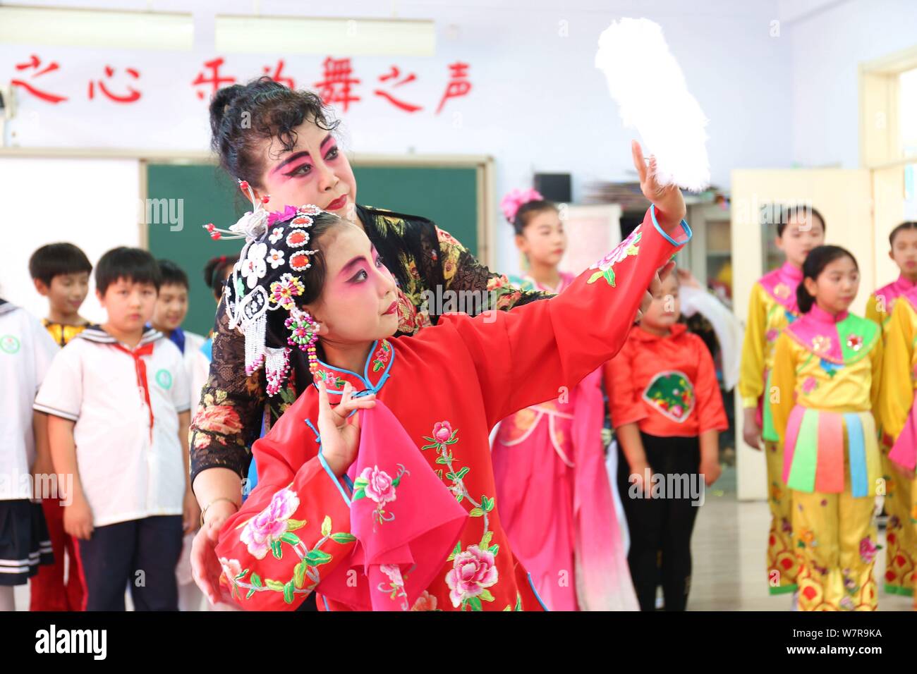 Pingju opera hi-res stock photography and images - Alamy