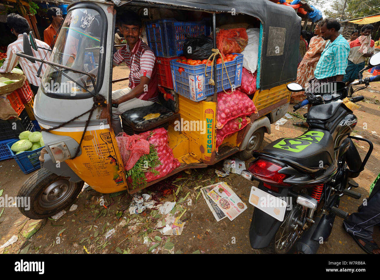 Transporting food hi-res stock photography and images - Alamy