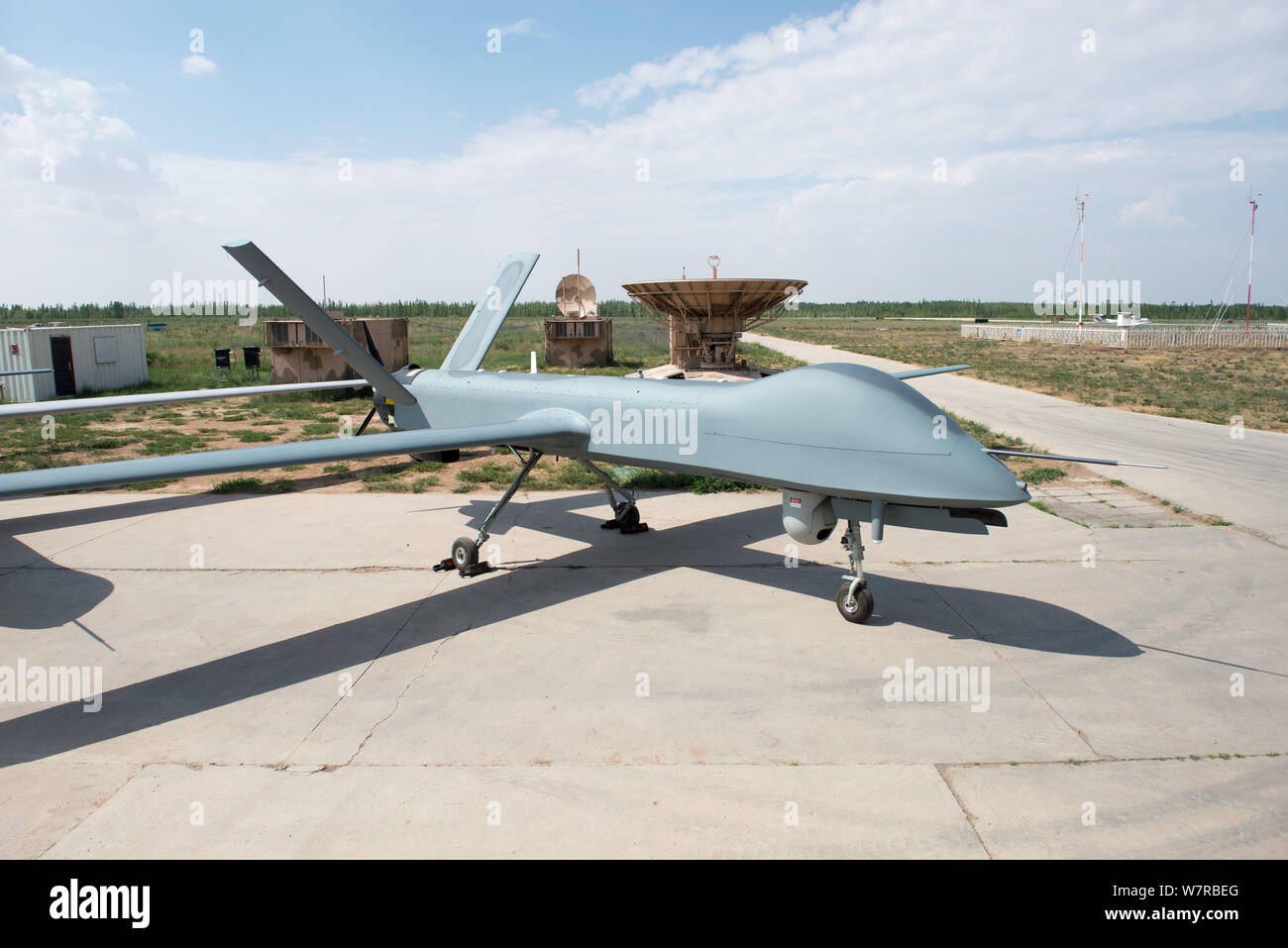 A Cai Hong-4 (CH-4) unmanned aerial vehicle (UVA) developed by designed ...