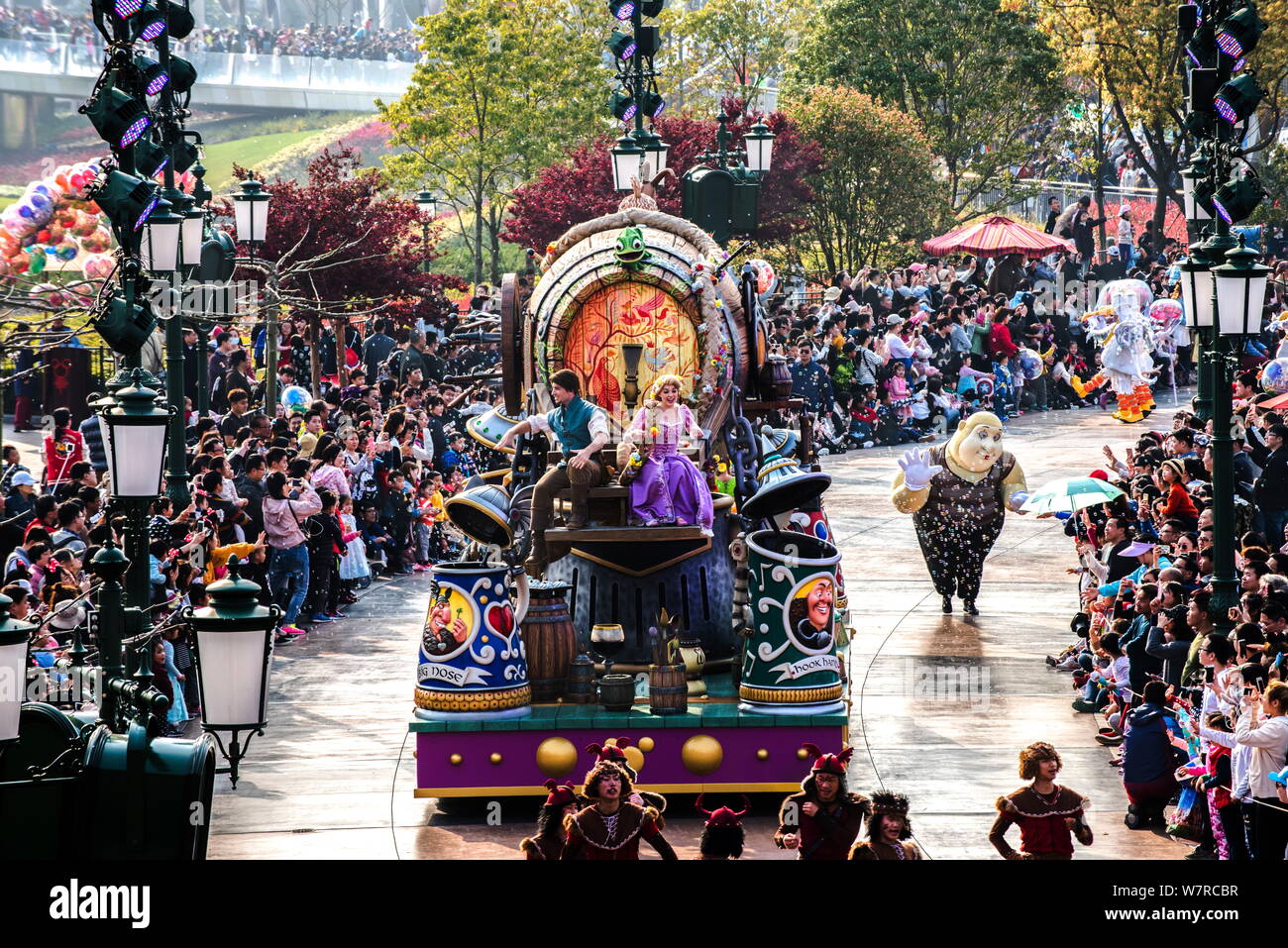 Shanghai disneyland parade hi-res stock photography and images - Alamy