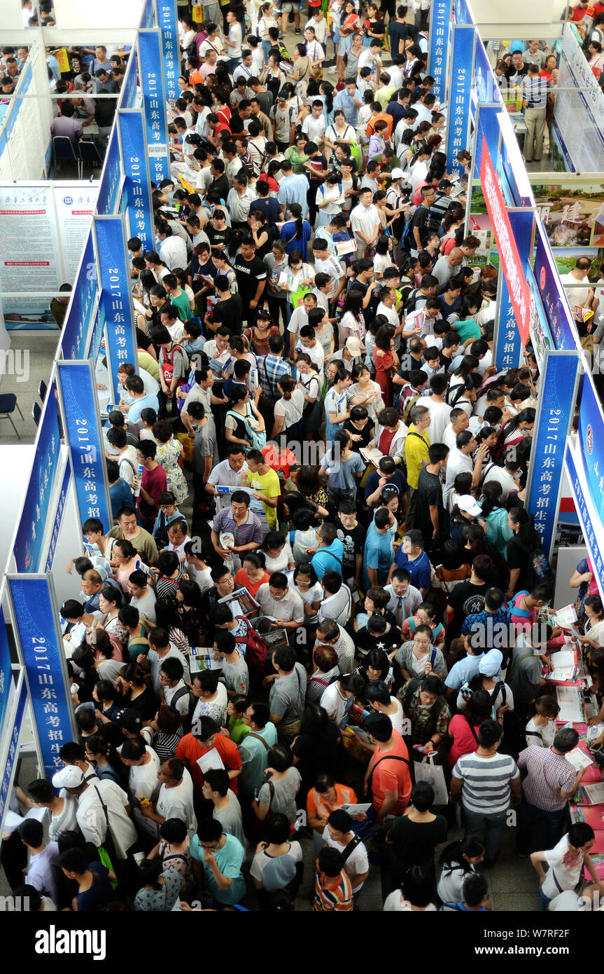 Students and parents crowd a college and university aspiration ...