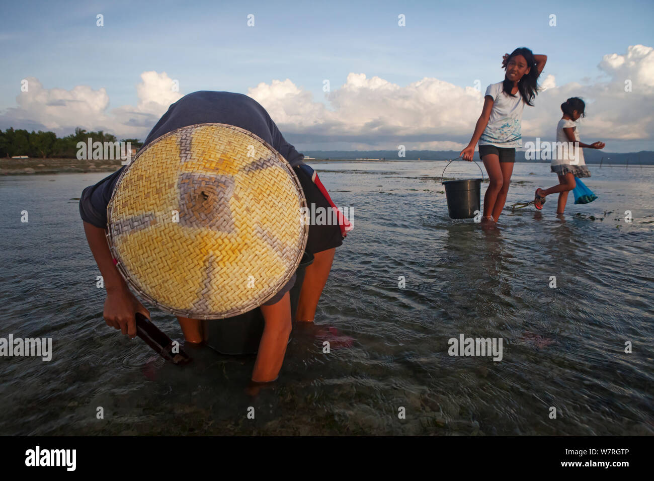 Philippines women hi-res stock photography and images - Alamy