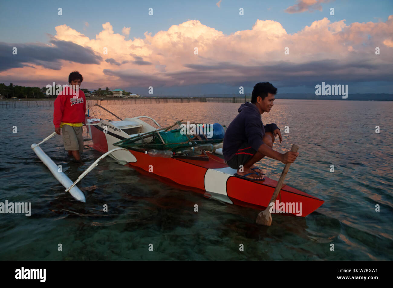 Philippines fishing boats hi-res stock photography and images - Alamy