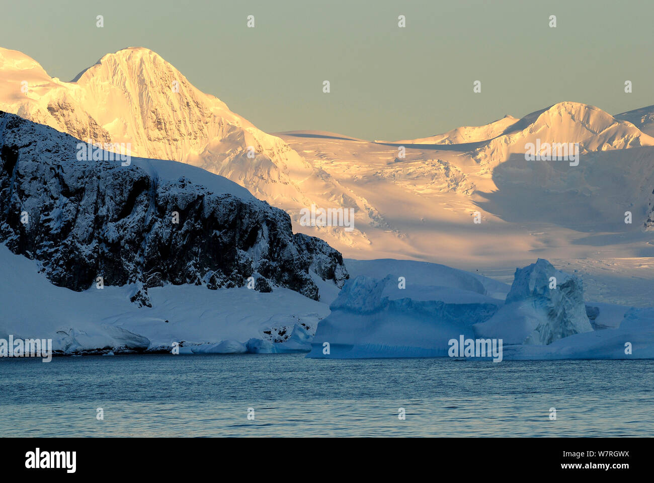 Antarctic coastal geology hi-res stock photography and images - Alamy