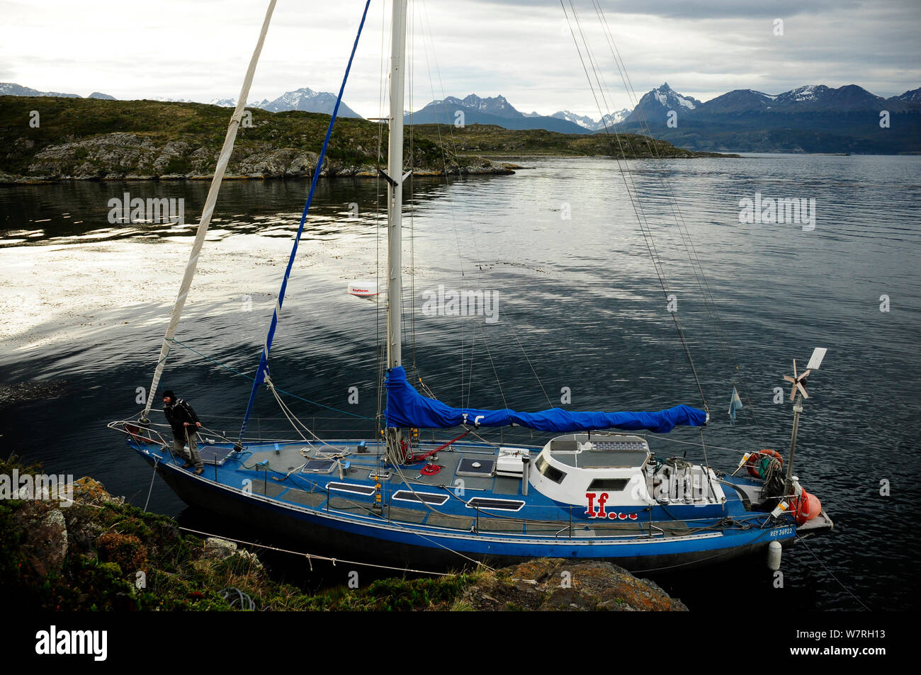 Horizontal boat hi-res stock photography and images - Alamy