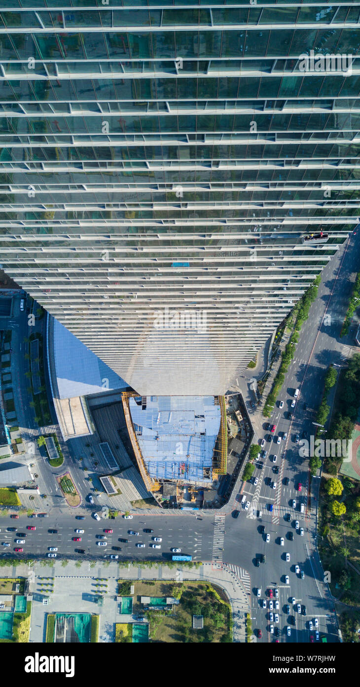 Chinese migrant workers clean the exterior window of the 350-meter-high ...