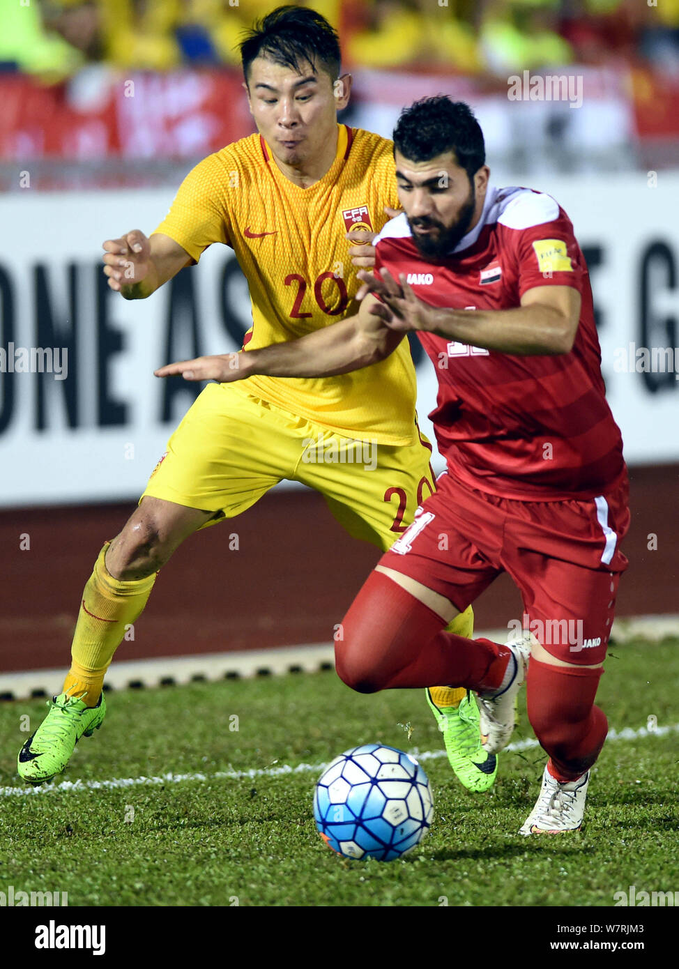 Yu Hanchao of China, left, challenges Youssef Kalfa of Syria in their ...