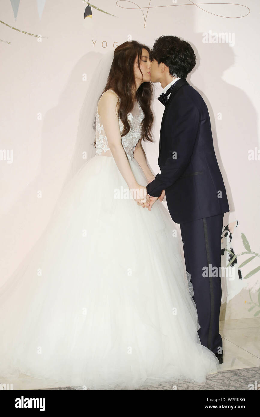 **TAIWAN OUT**Taiwanese singer Yoga Lin, right, kisses his singer wife ...