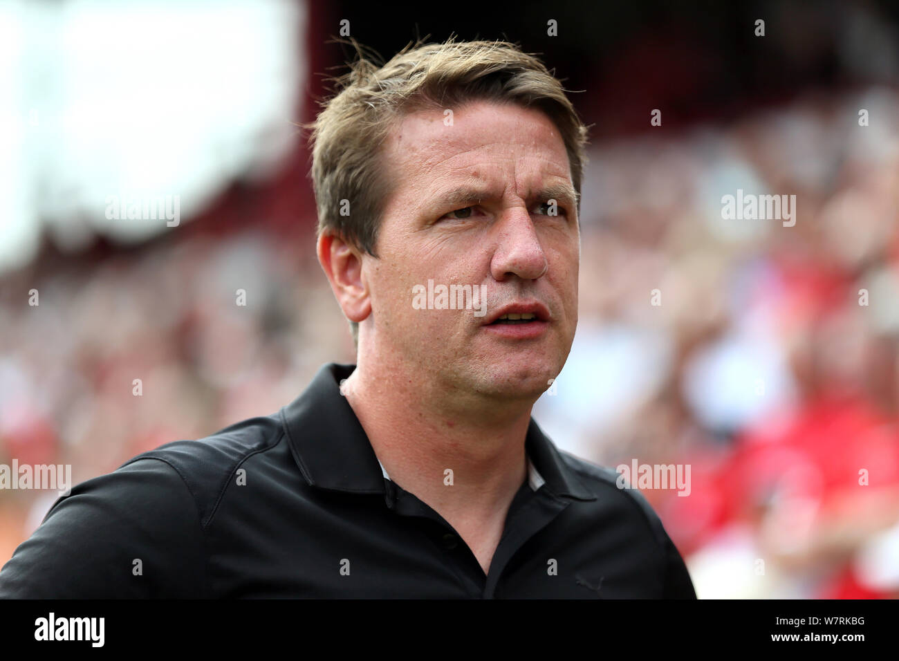 Barnsley manager daniel stendel on touchline hi-res stock photography ...