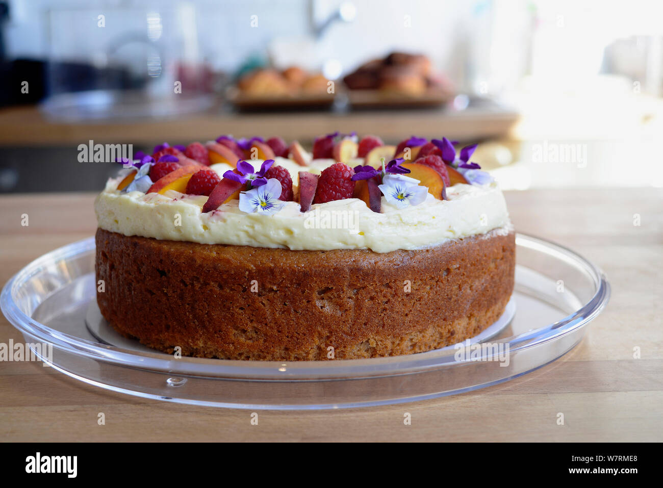 England, Oxford, Barefoot cafe, Jericho, fresh cake decorated with ...