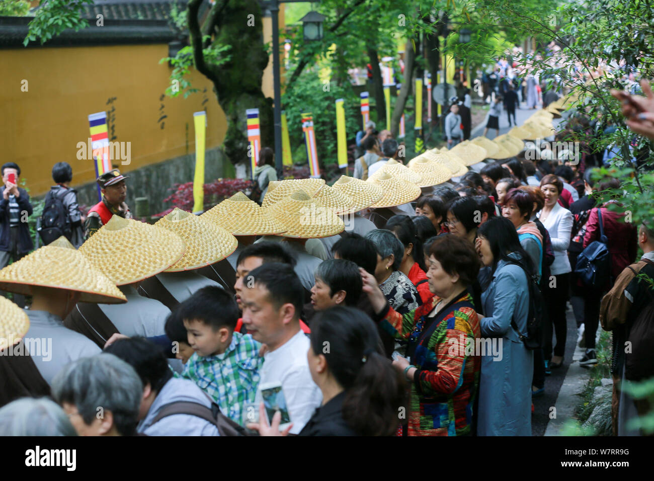 Chinese mendicants hi-res stock photography and images - Alamy