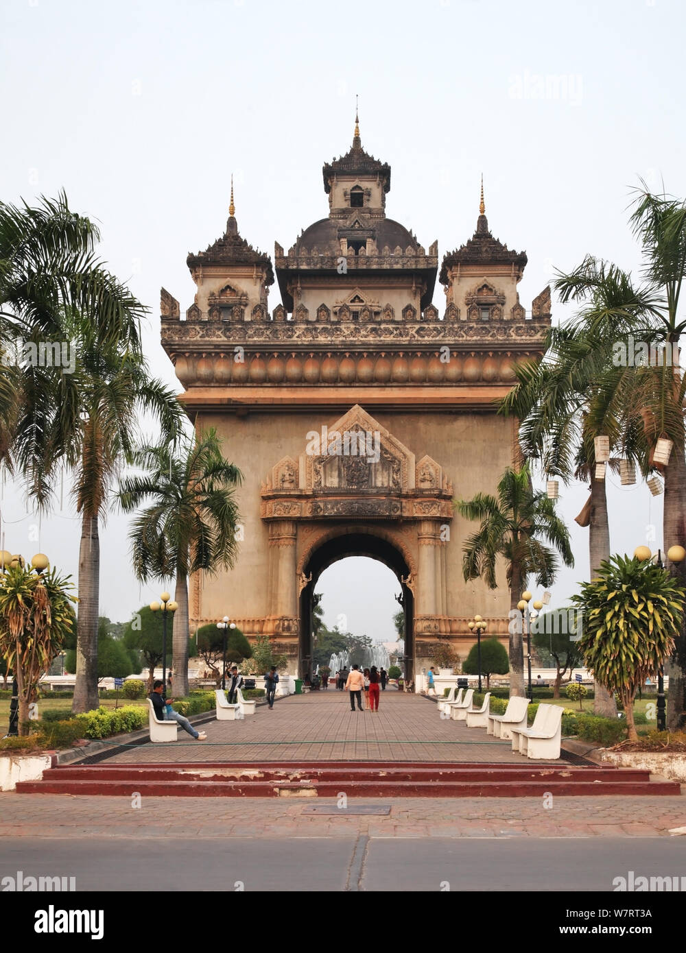 Patuxay (Patuxai) - Monument Aux Morts (Victory Gate) at Patuxay ...
