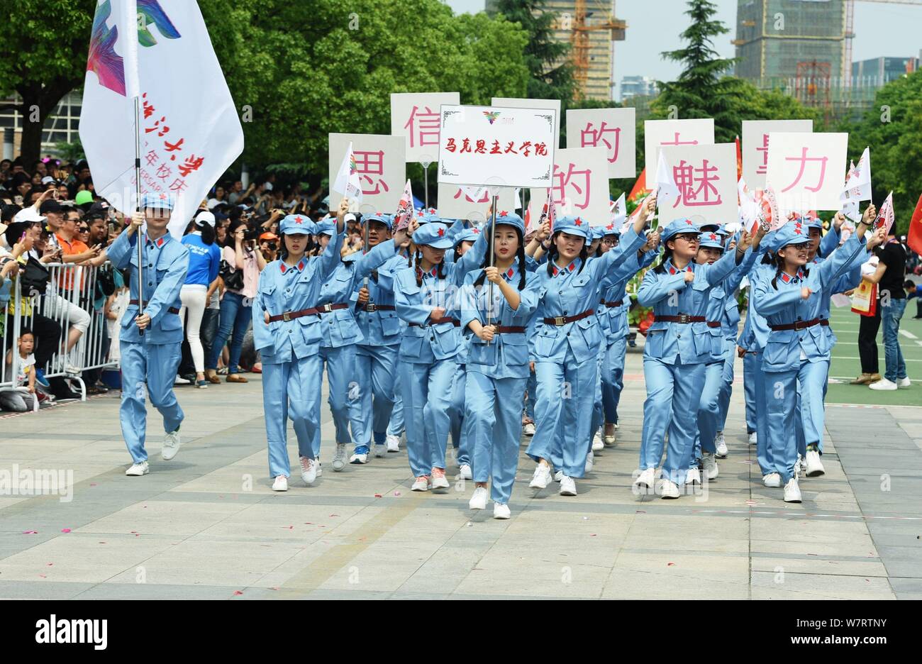 Chinese students from the School of Marxism, Zhejiang University ...