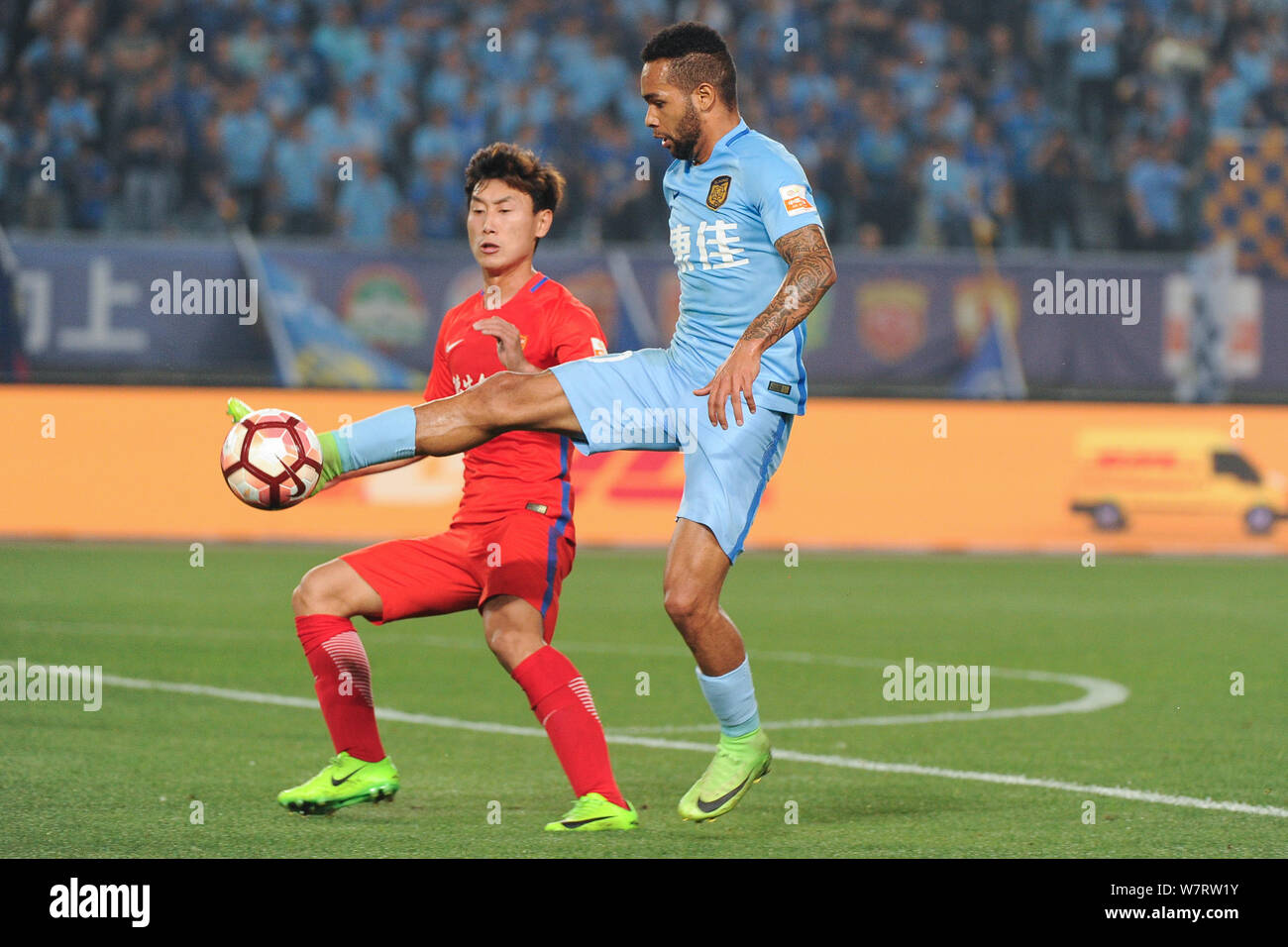 Brazilian football player Alex Teixeira, right, of Jiangsu Suning ...