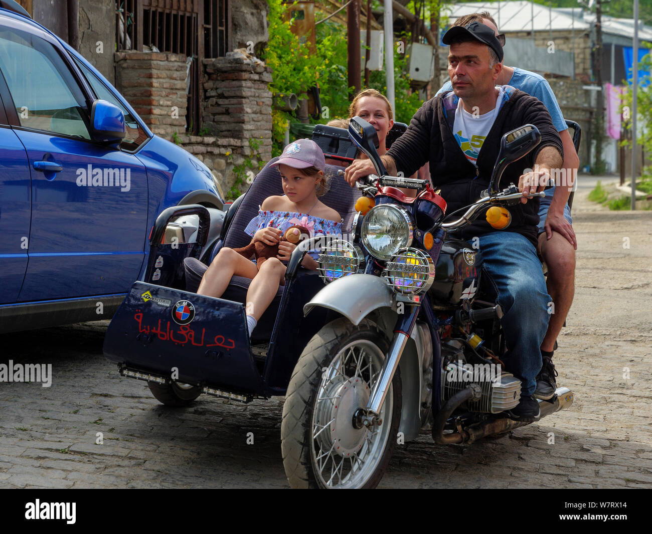 Family on bike hi-res stock photography and images - Alamy