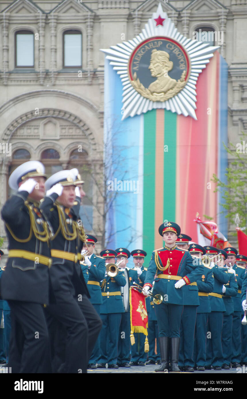 Russian soldiers march along the Red Square during the Victory Day ...