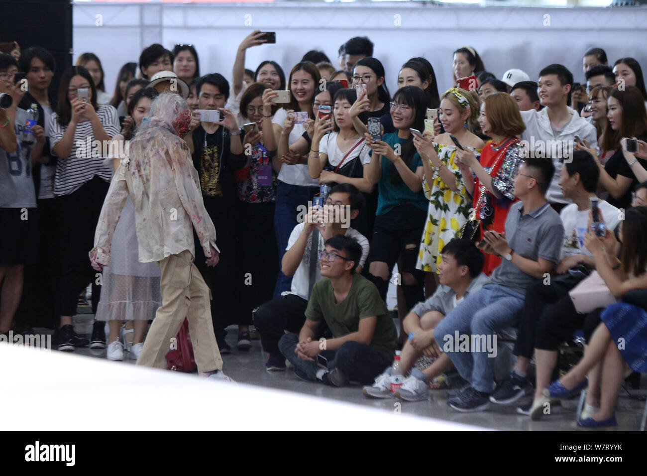 A graduate majoring in Film Characters Image Design from Shandong ...