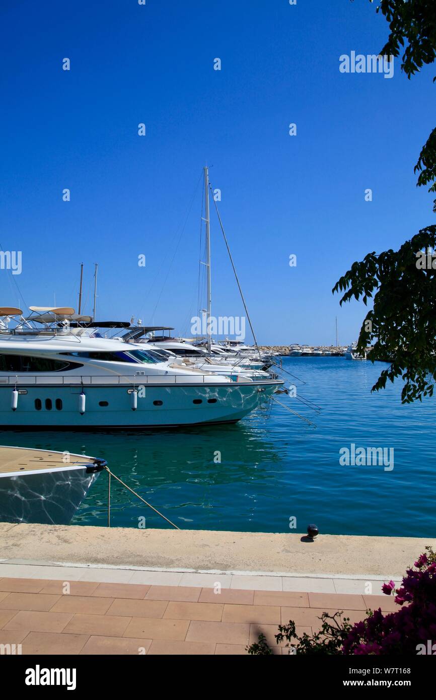 Puerto portals 2019 hi-res stock photography and images - Alamy