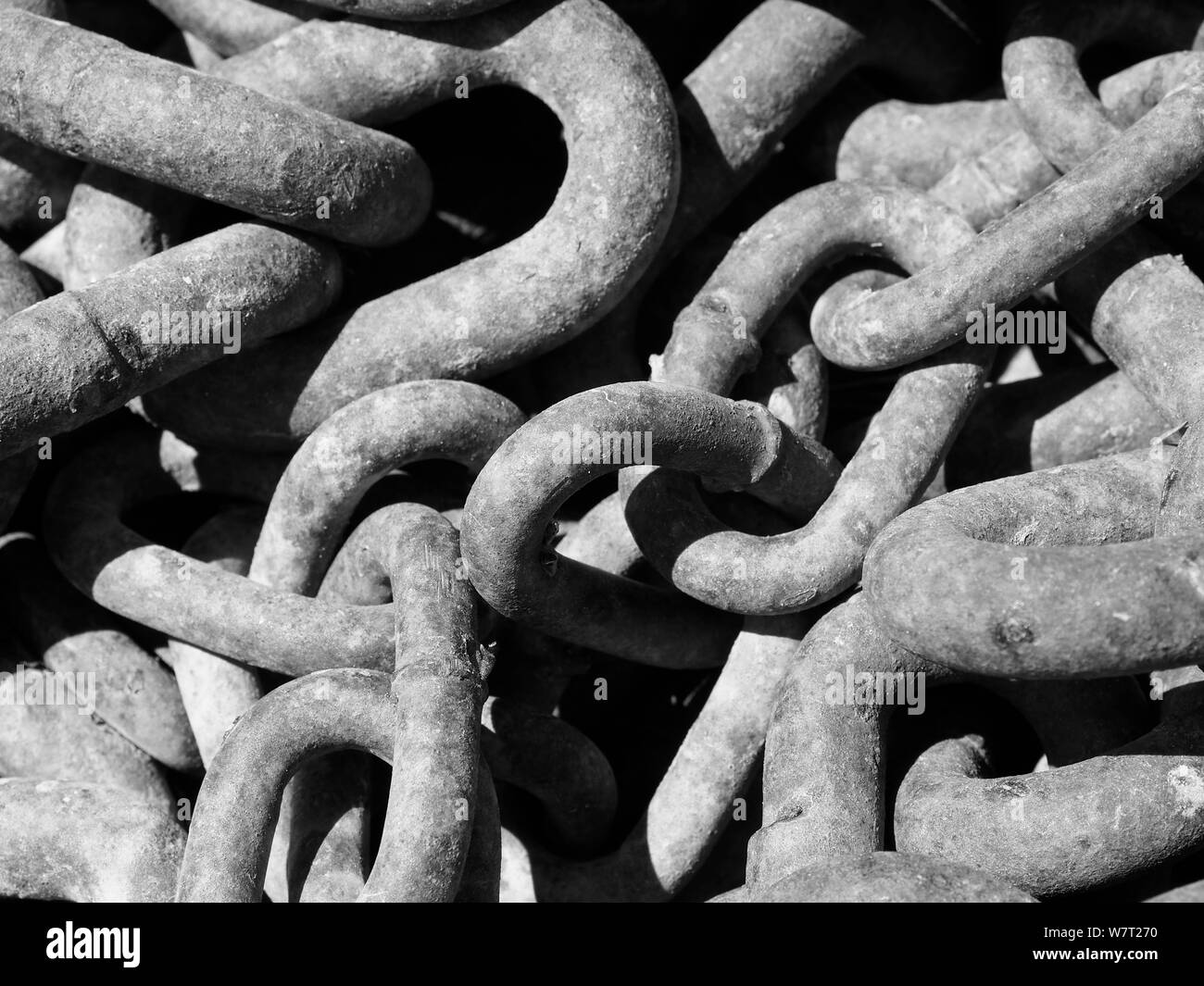 Close up of a pile of rusty chain, black and white Stock Photo - Alamy