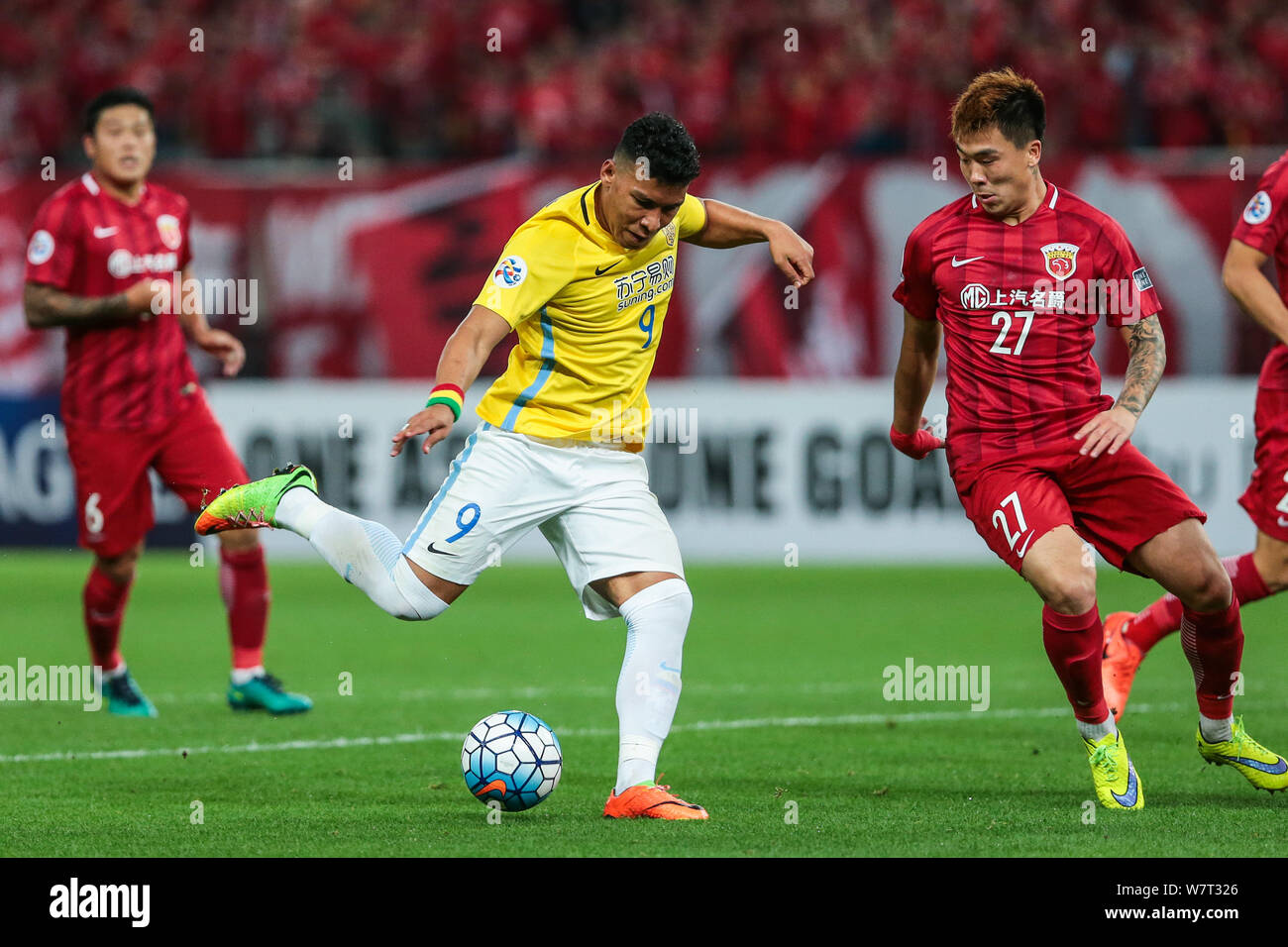 Colombian football player Roger Martinez of China's Jiangsu Suning ...