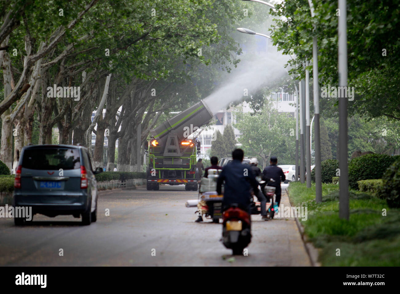Reduce dust hi-res stock photography and images - Alamy