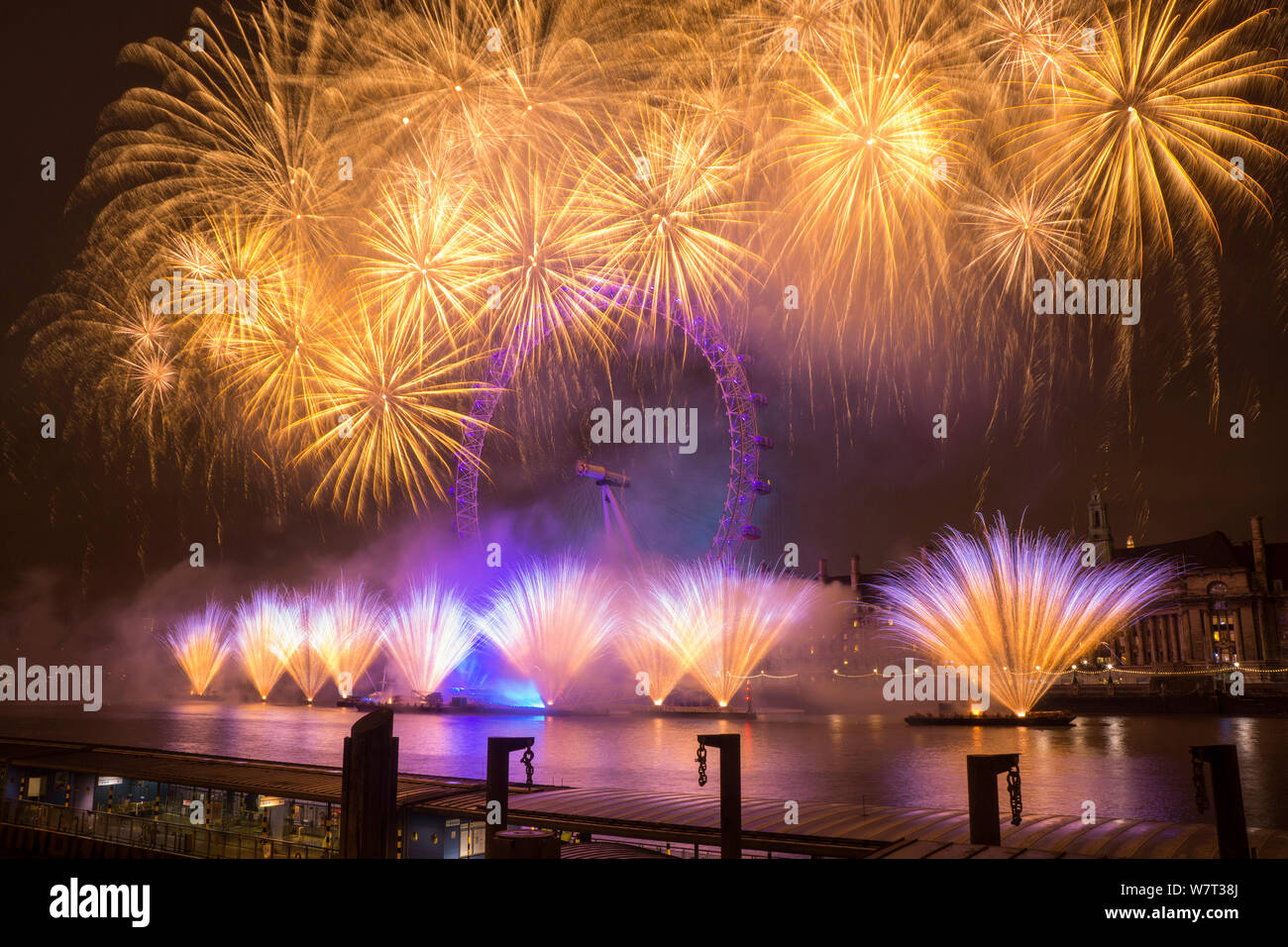 London millennium fireworks hi-res stock photography and images - Alamy