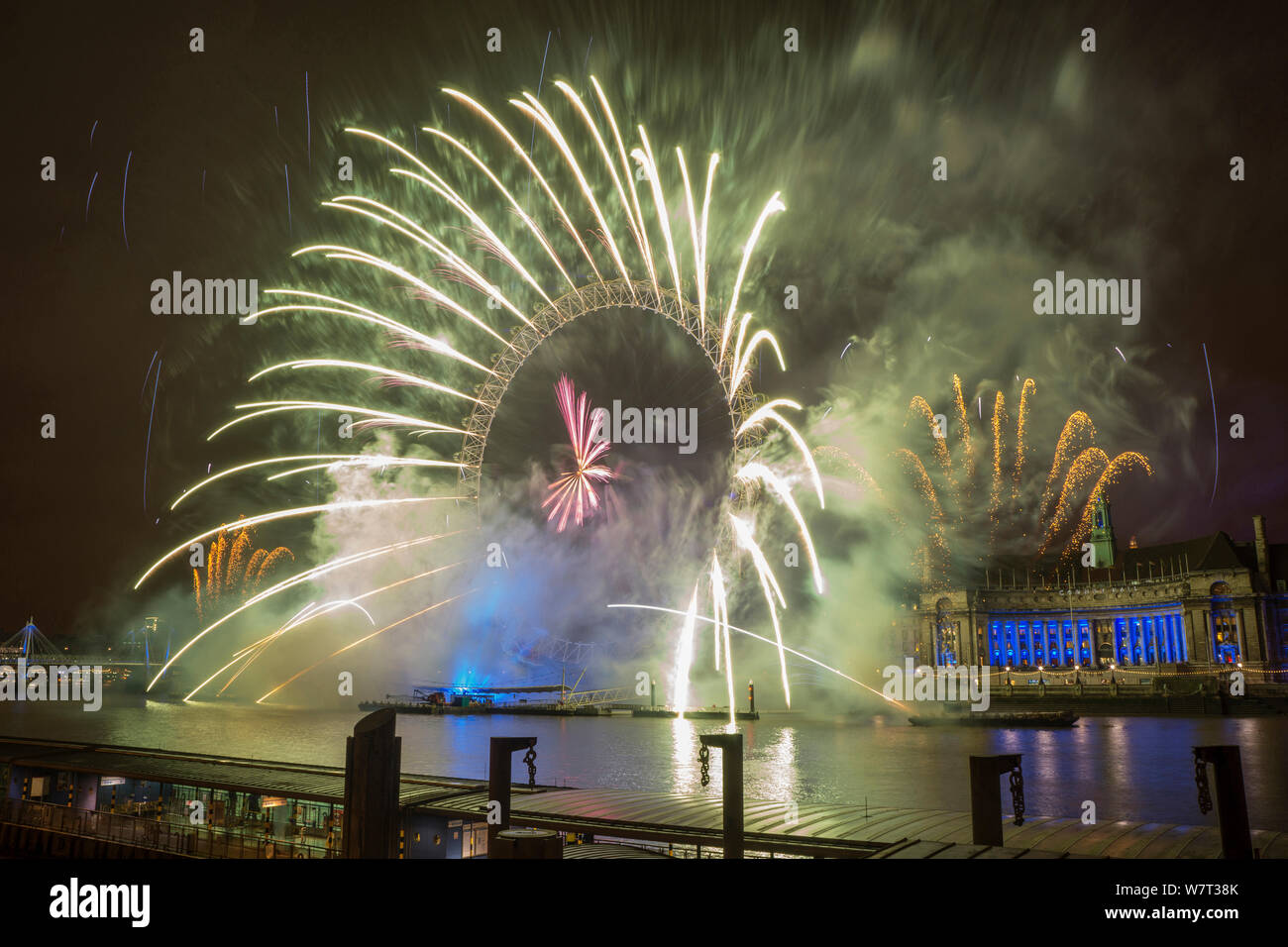 London millennium fireworks hi-res stock photography and images - Alamy