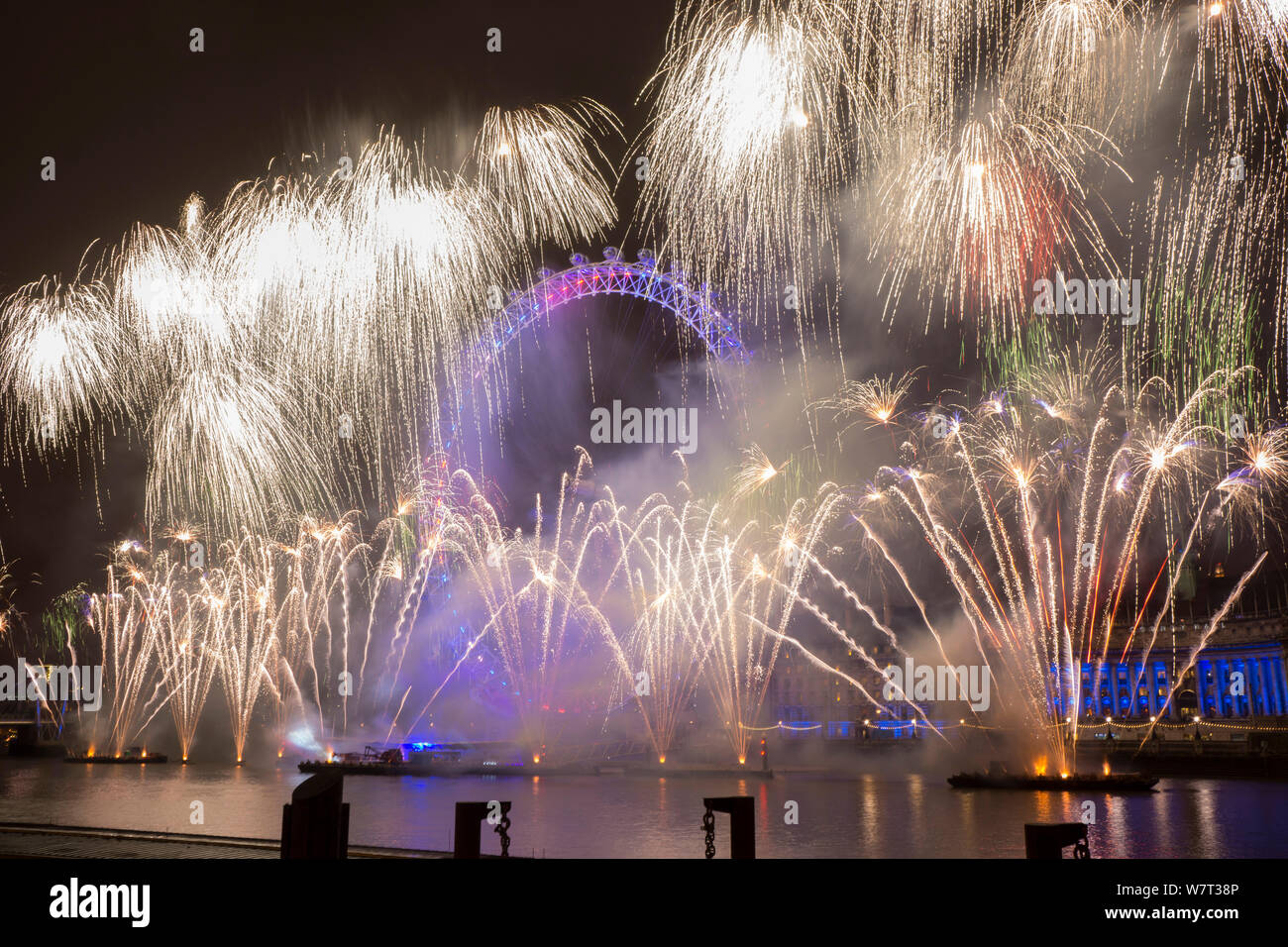 London millennium fireworks hi-res stock photography and images - Alamy