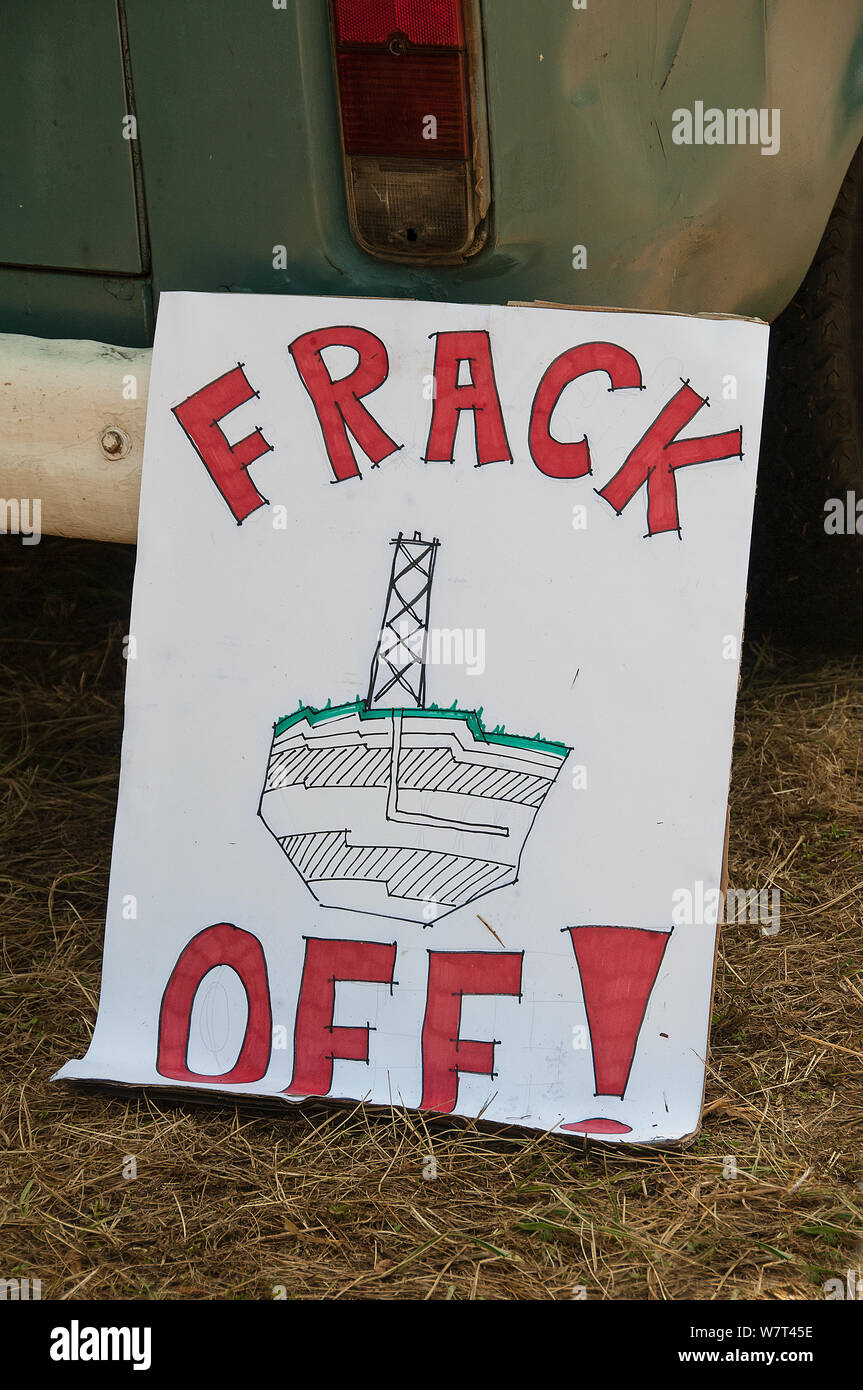 Anti fossil fuel signs hi-res stock photography and images - Alamy