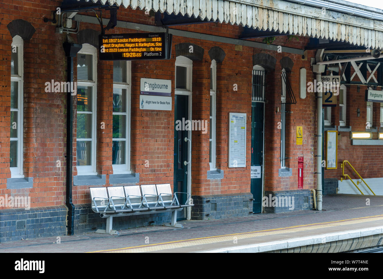Pangbourne Railway station in West Berkshire, UK Stock Photo - Alamy