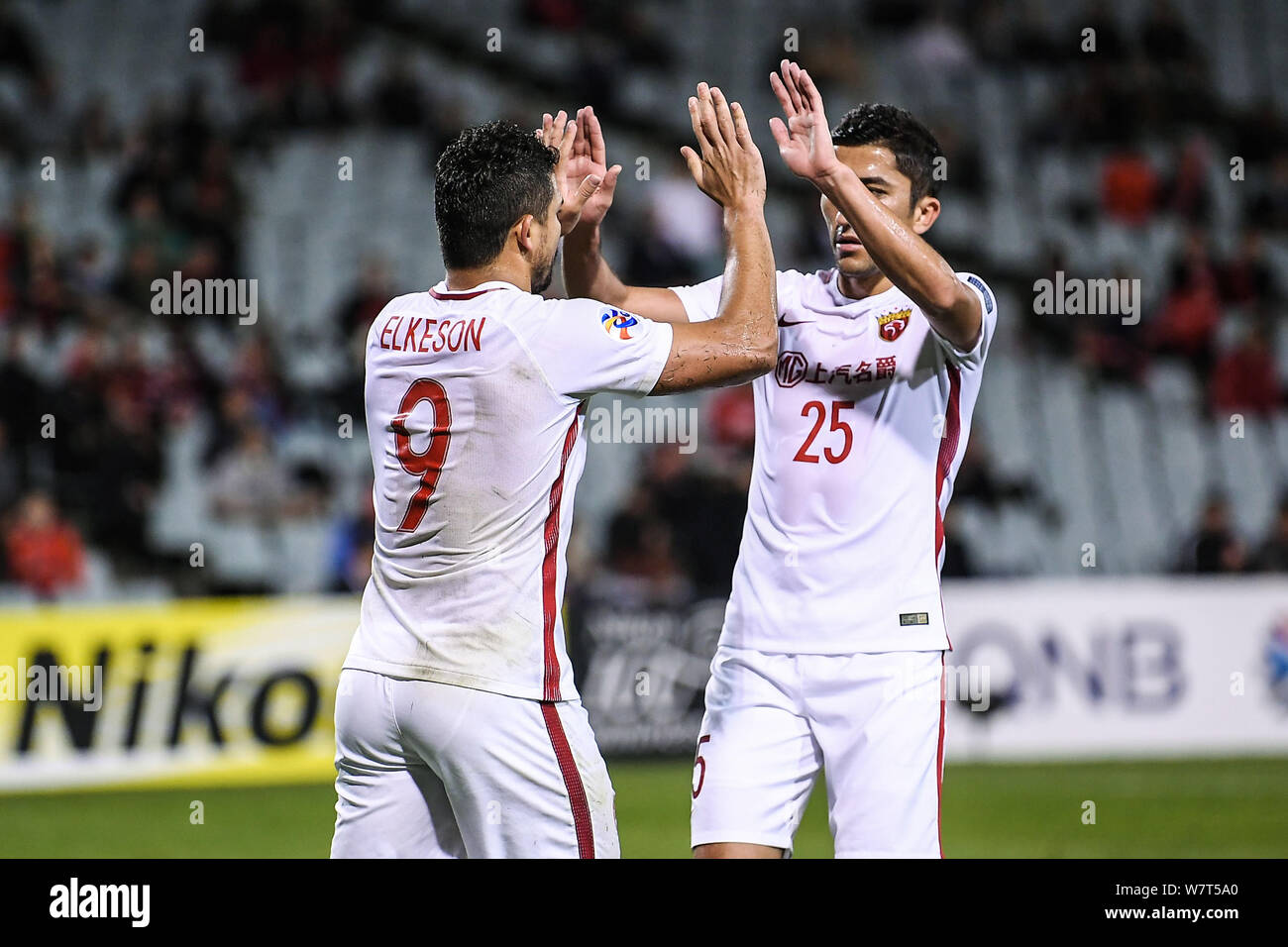 Brazilian football player Elkeson, left, of China's Shanghai SIPG FC ...