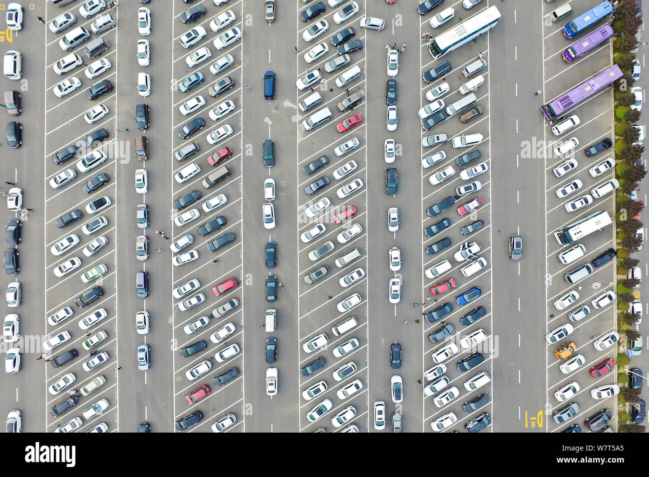 Packed parking hi-res stock photography and images - Alamy