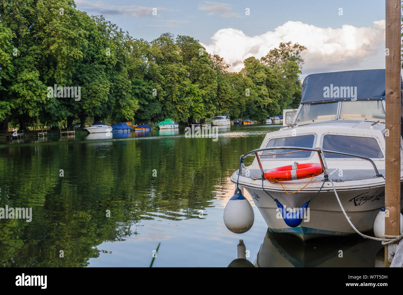 Pangbourne thames hi-res stock photography and images - Alamy