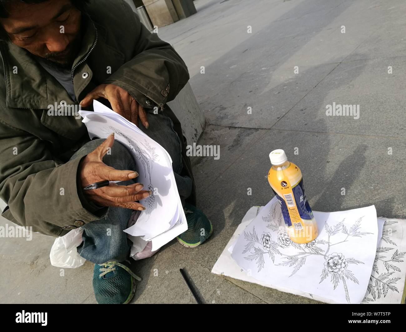 Homeless China Chinese Man High Resolution Stock Photography and Images ...