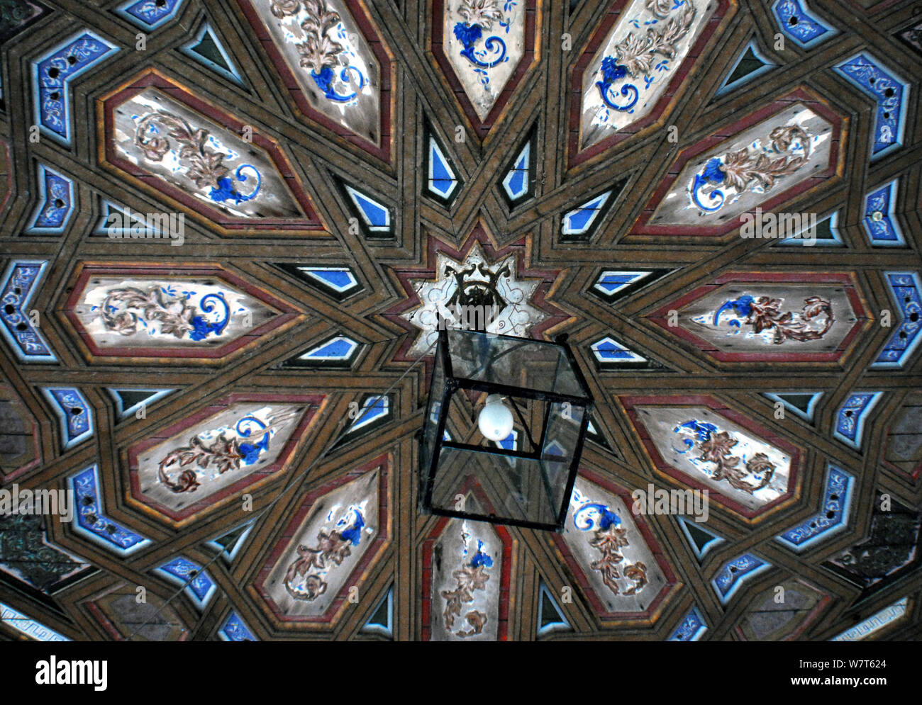 Wooden coffered ceiling hi-res stock photography and images - Alamy