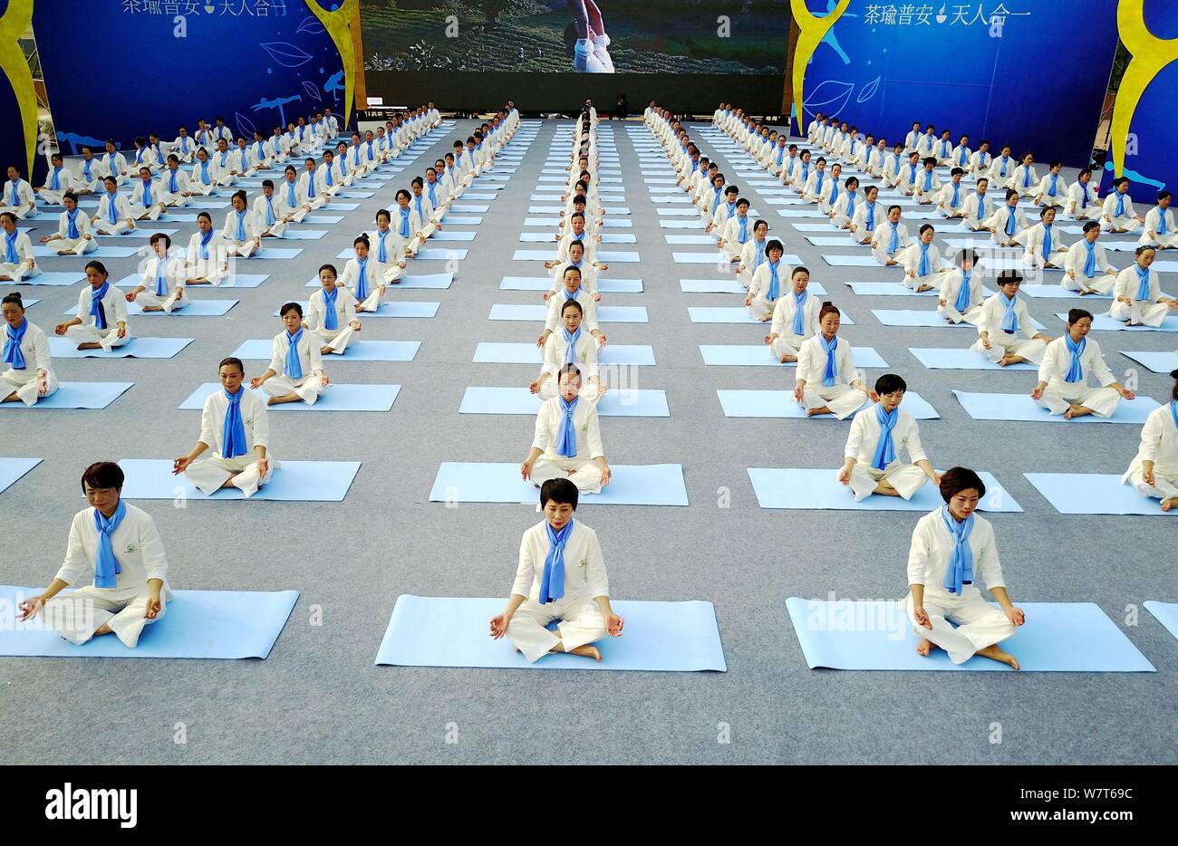 Aerial view of Chinese yoga lovers competing in the National Open Yoga ...