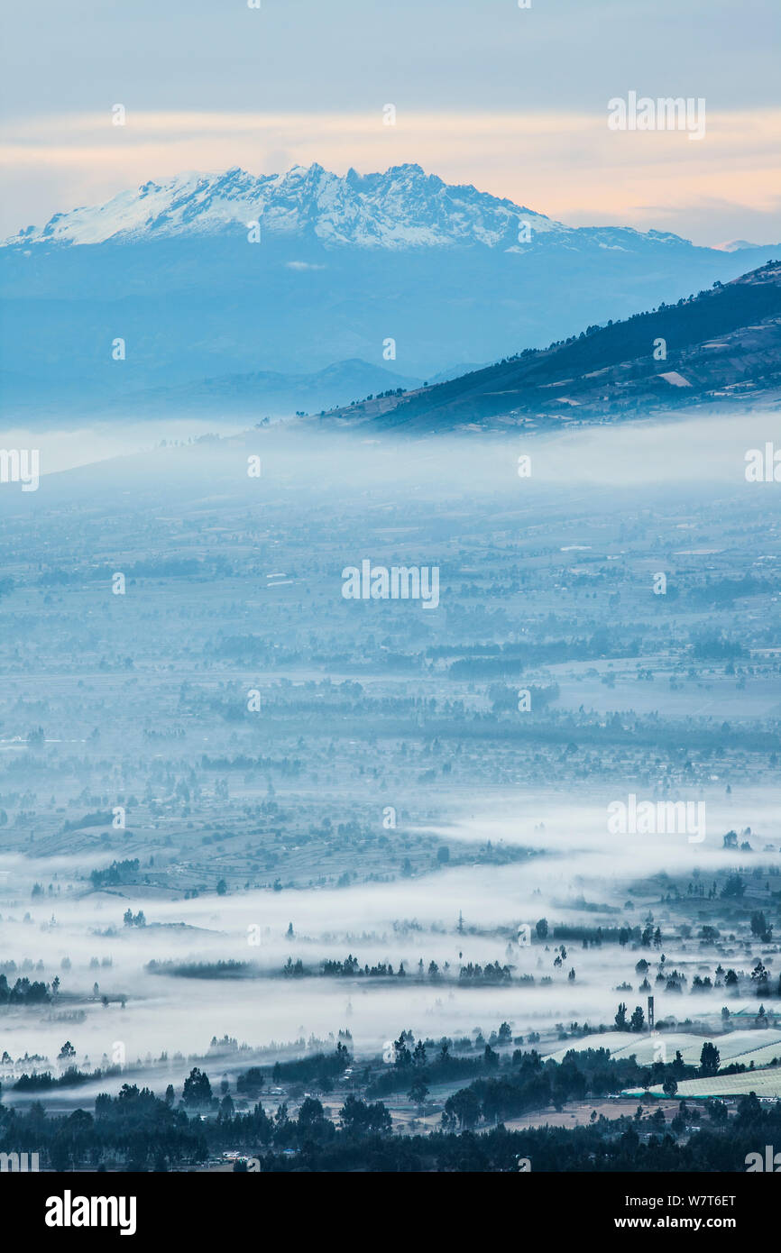 Valley of the volcanoes ecuador hi-res stock photography and images - Alamy