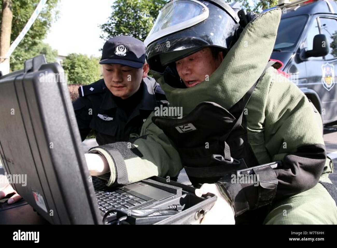 Bomb disposal suit hi-res stock photography and images - Alamy