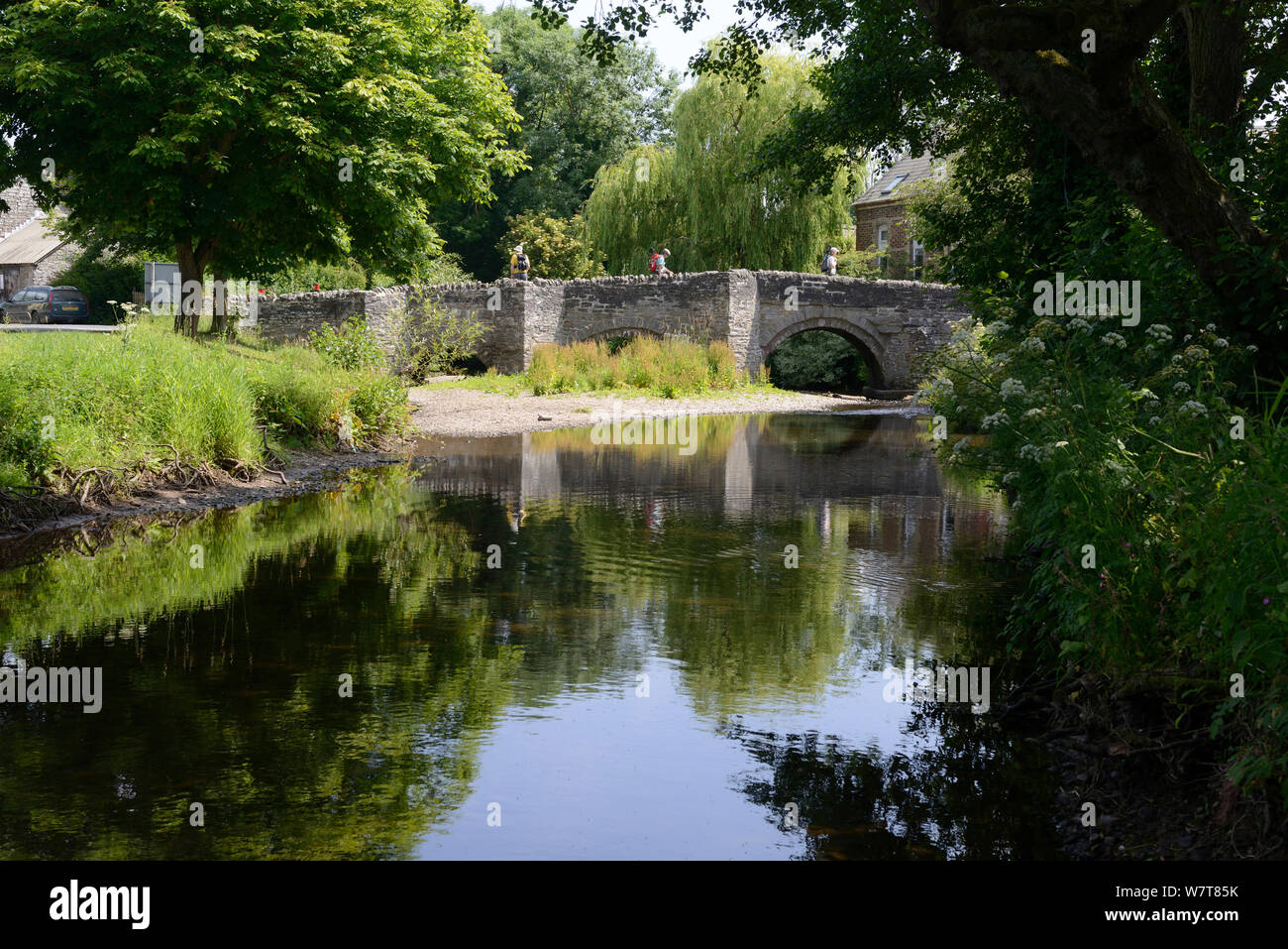 River Clun and the 14th Century Packhouse Bridge at Clun, Shropshire ...