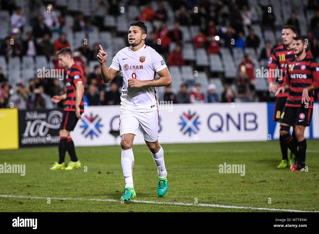 Brazilian football player Elkeson of China's Shanghai SIPG FC ...
