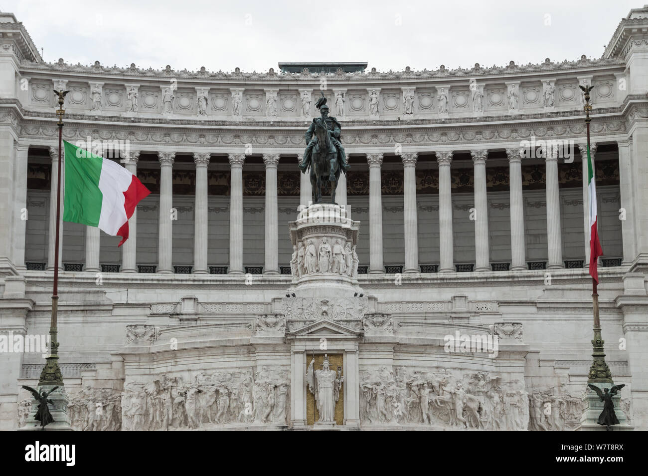 Horizontal close up view of Italian flags and facade of Vittoriano ...