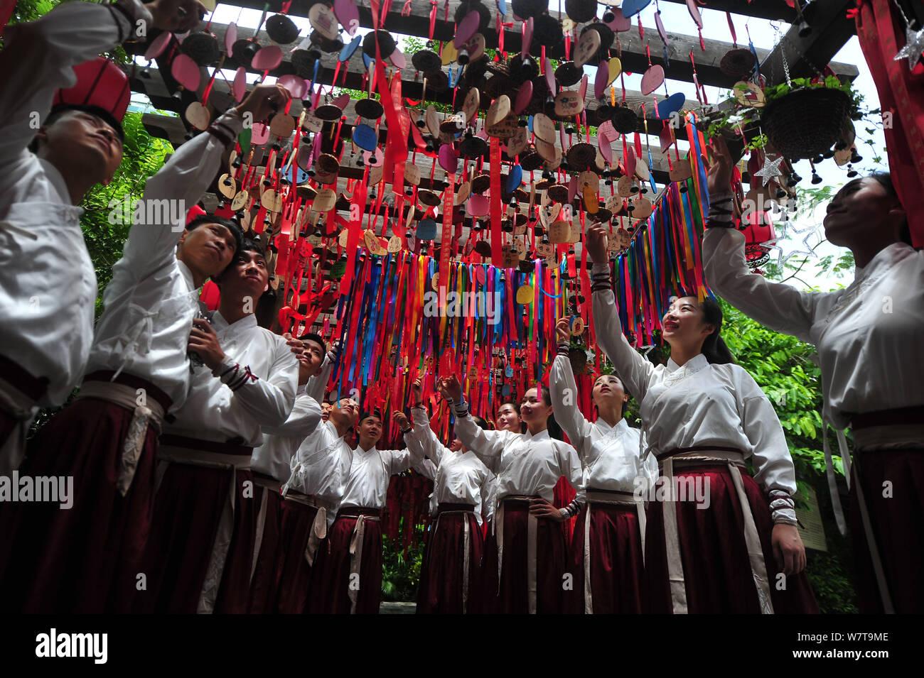 Chinese graduates dressed in cosplay costumes pose for graduation ...