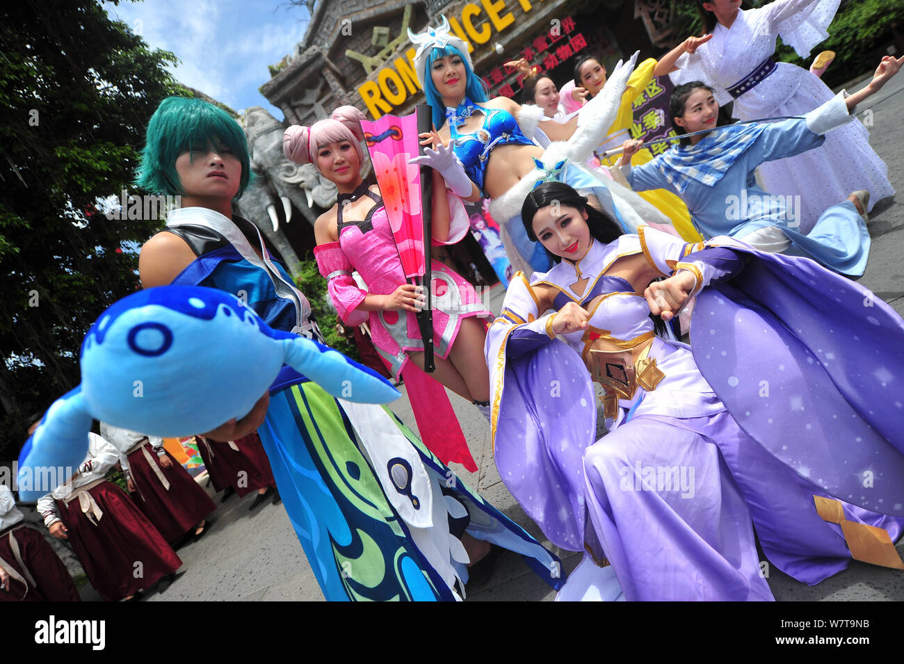 Chinese graduates dressed in cosplay costumes pose for graduation ...
