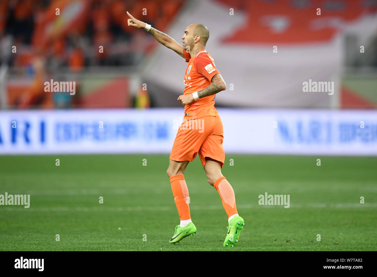 Brazilian football player Diego Tardelli of Shandong Luneng celebrates ...