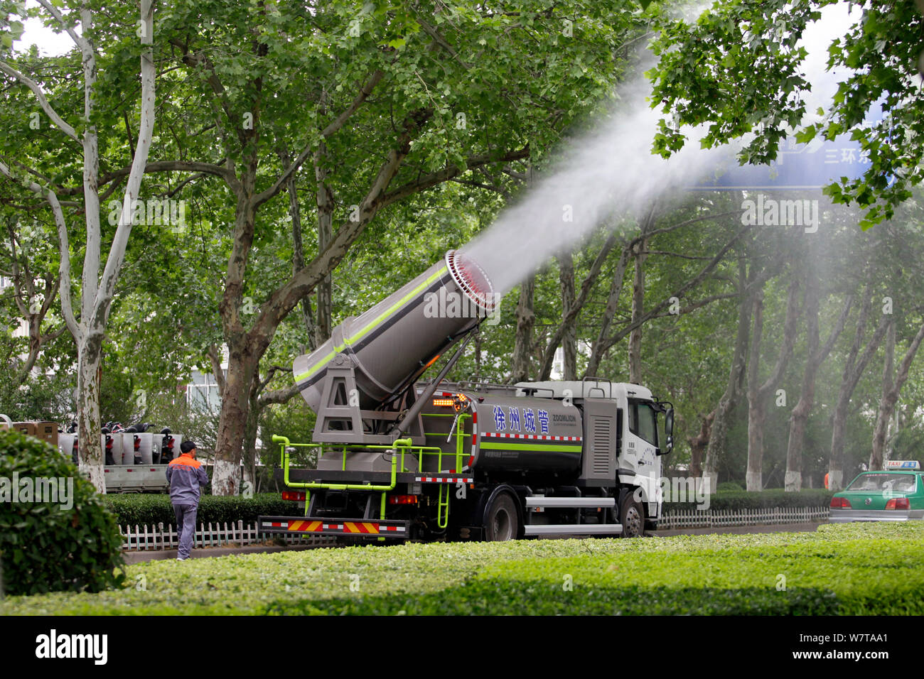 Reduce dust hi-res stock photography and images - Alamy