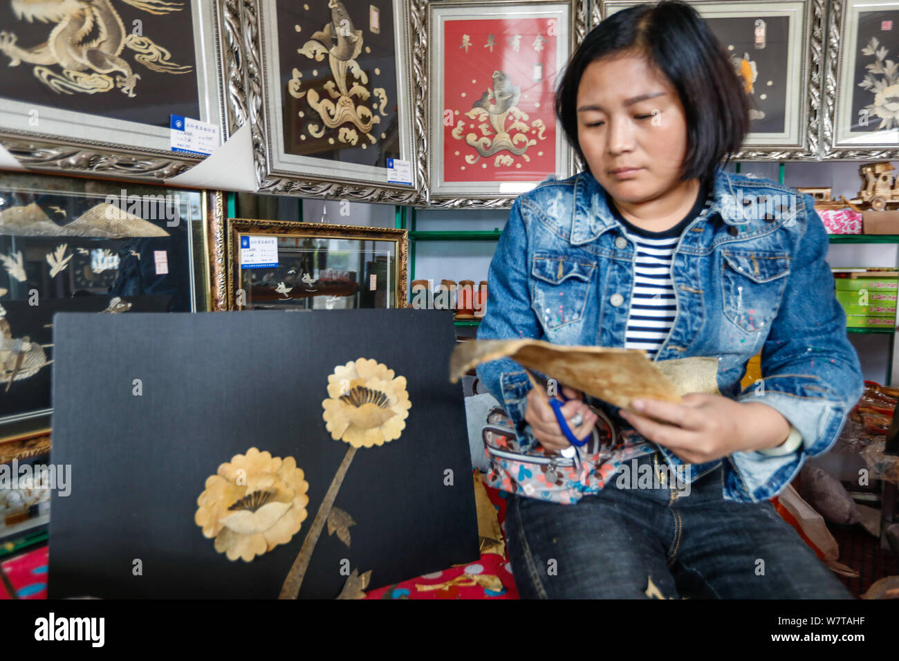 Chinese artist makes painting hi-res stock photography and images - Alamy