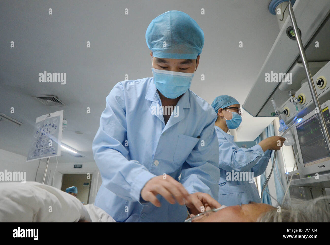 Icu nurse patient hi-res stock photography and images - Alamy